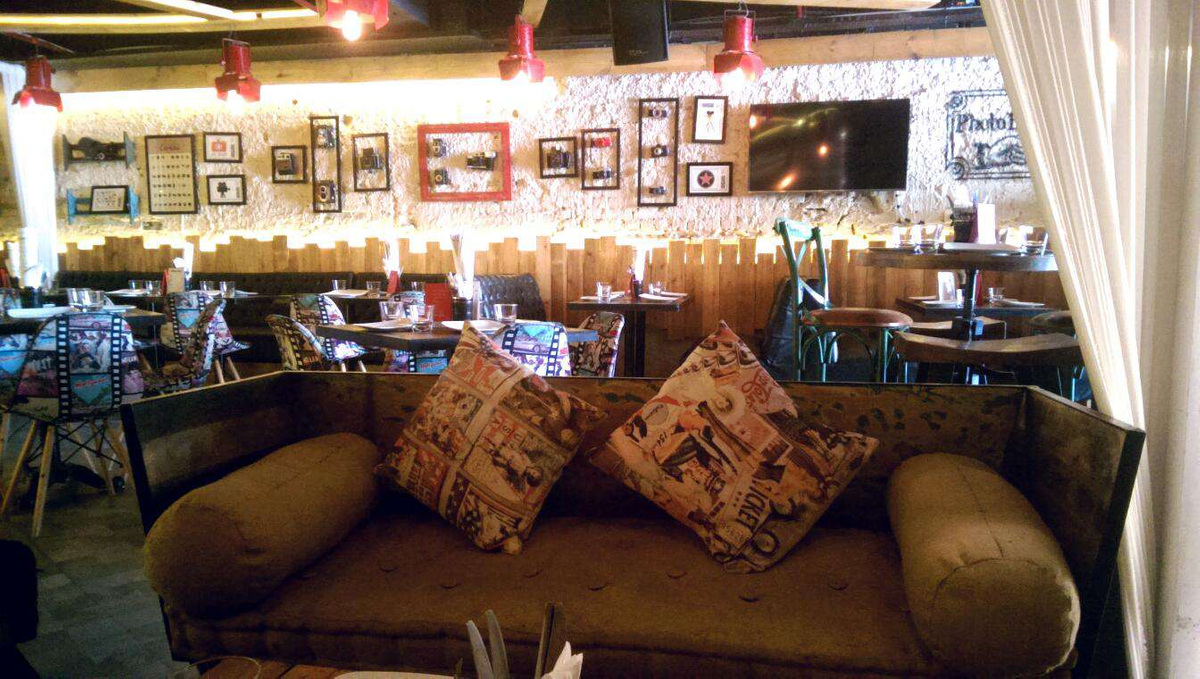 Cafe Foto Club in Rajouri Garden, Delhi | Bar and Pub - VenueMonk