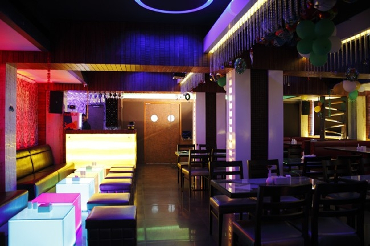 Vakaoo Sports Lounge in Malad West, Mumbai | Bar and Pub - VenueMonk