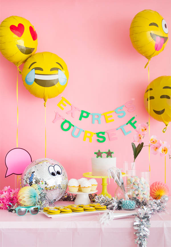 Emoji Birthday Party Decorations Fiesta Friday/Real Party Emoji